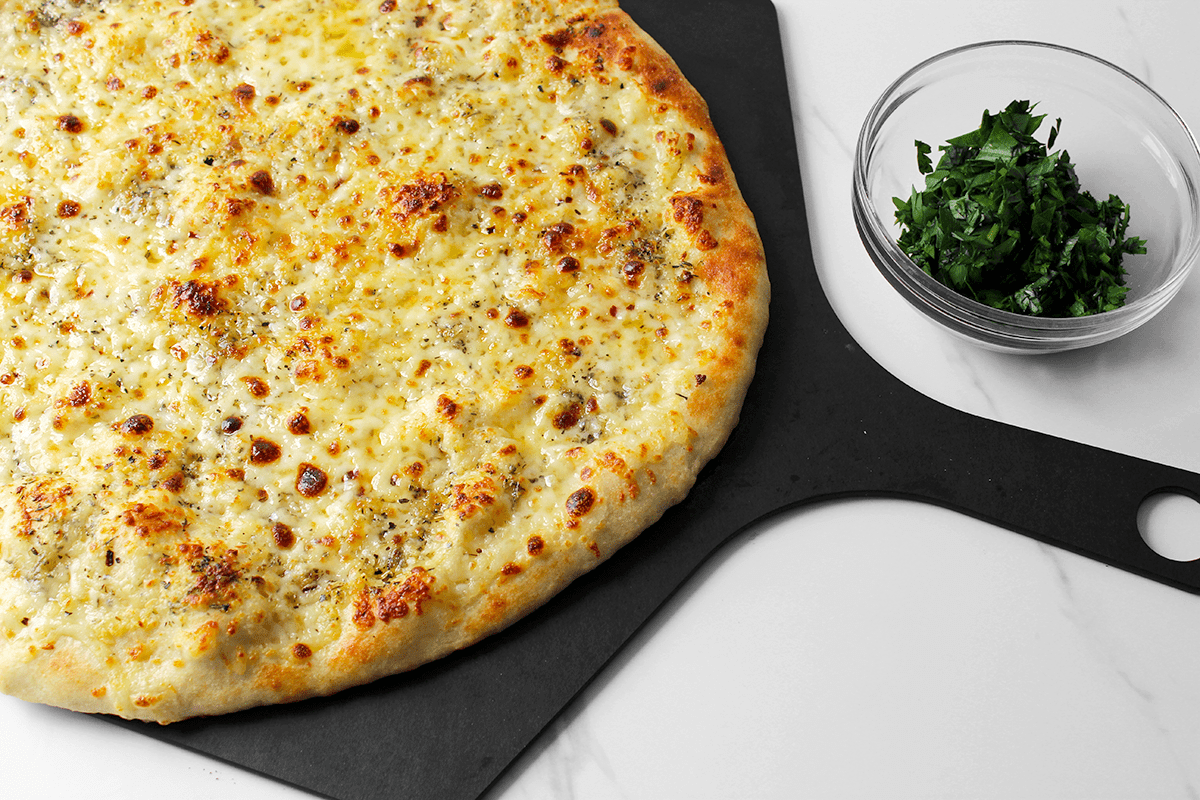 White Cheese Pizza with Garlic and Mozz – Thursday Night Pizza